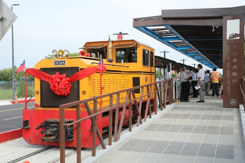 Suantou sugar railway connects to Chiayi HSR, a romantic encounter ...